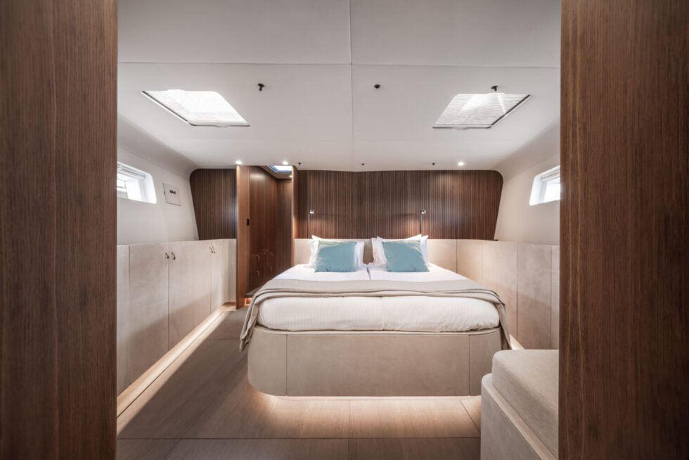 YYachts Y9 - Carbon Yachts