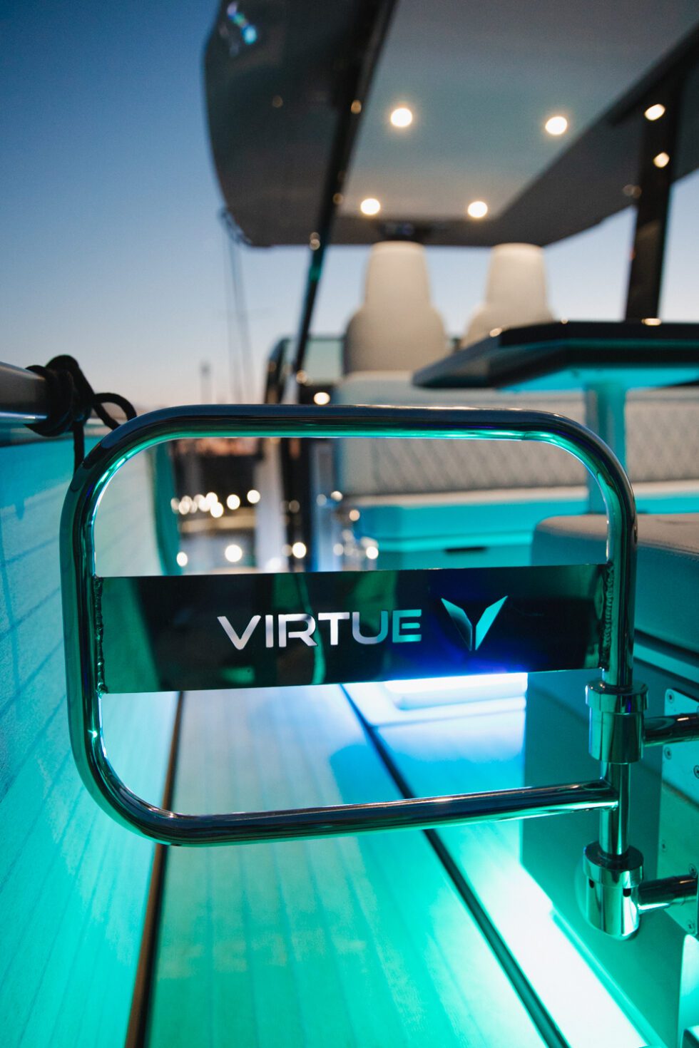 Virtue V10 T-Top - Carbon Yachts